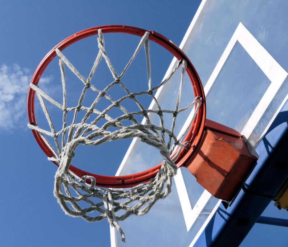 How is Basketball Played? (with pictures)