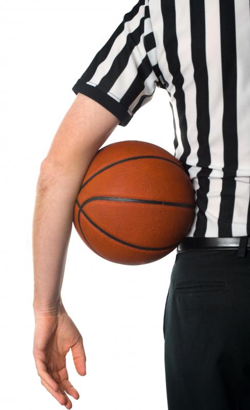 How is Basketball Played? (with pictures)