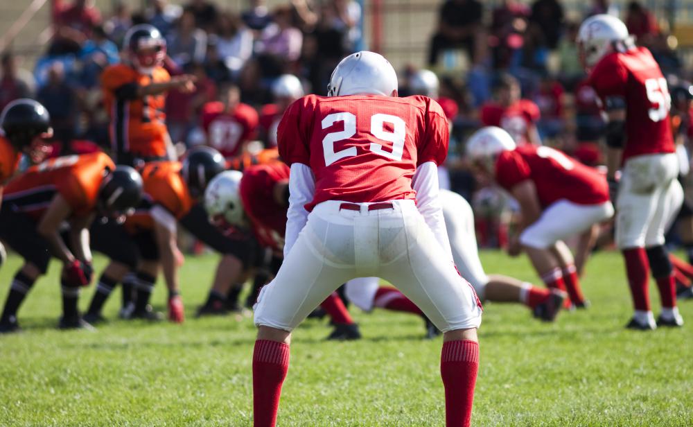 What are the 3-4 and 4-3 Defenses in Football? (with pictures)