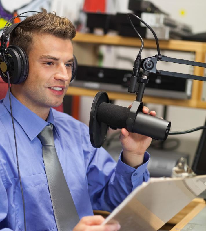 What is a Sportscaster? (with pictures)