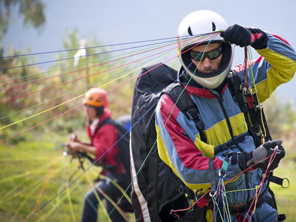 What is Paragliding? (with pictures)