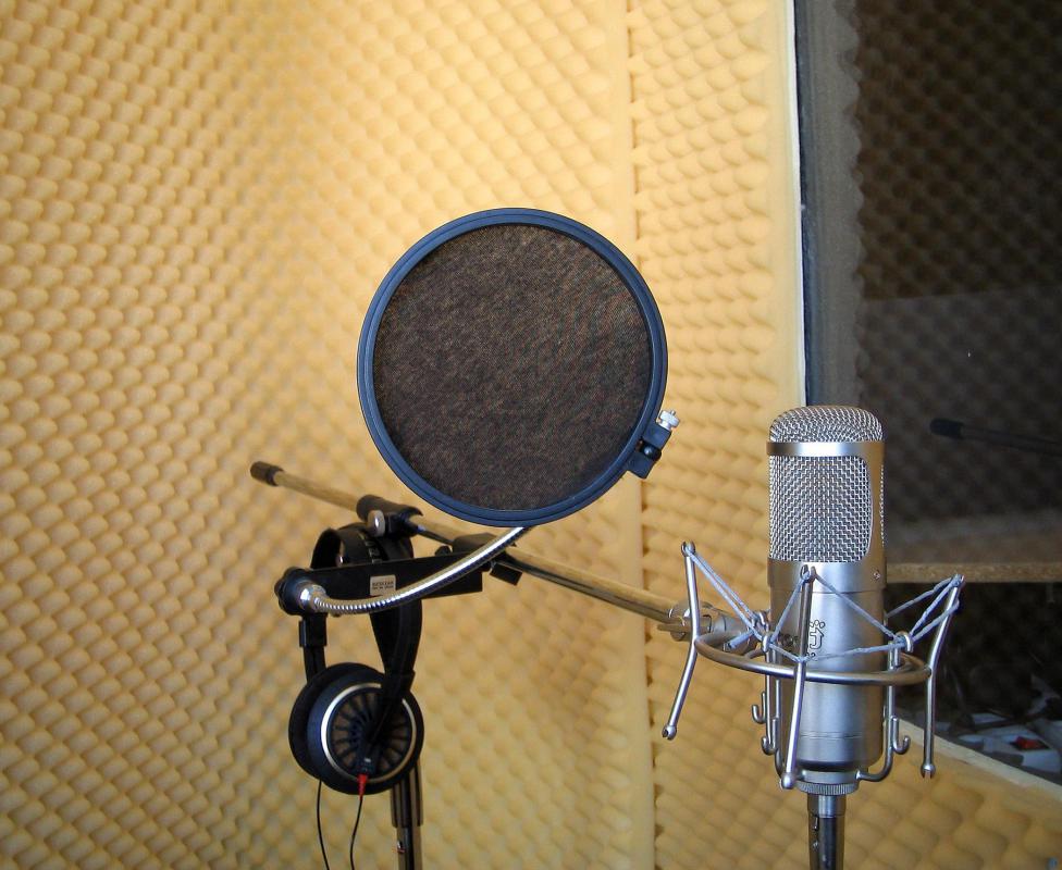 What is an Isolation Booth? (with pictures)