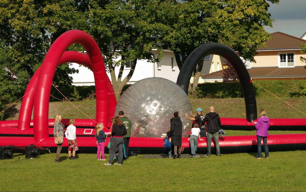 What Is Zorbing? (with pictures)